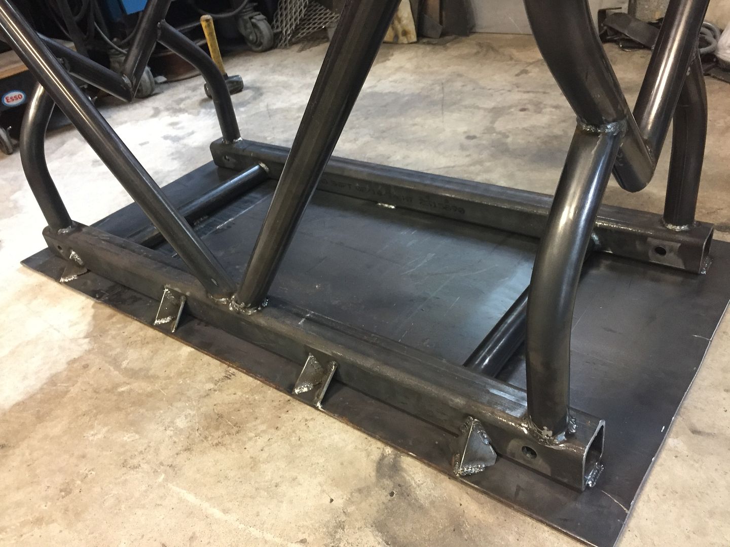 Fab and differential table; small shop, big dreams | Pirate 4x4